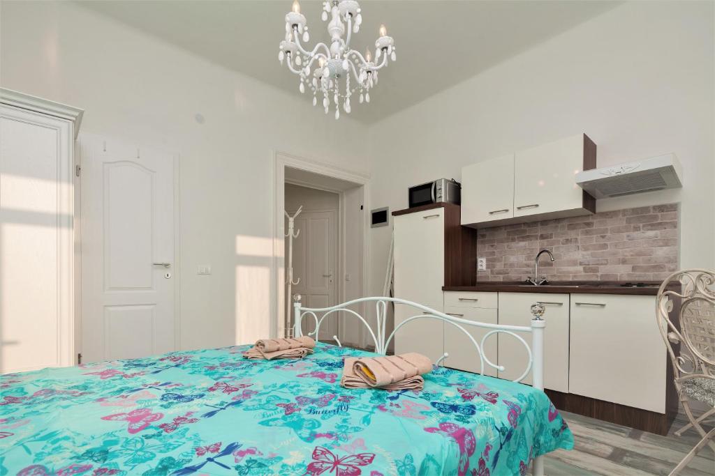 Main Square Apartments with sea view, Pula (updated prices 2024)