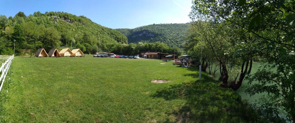 Unterscheidung Dichter Verkehr camping banja luka Ausblenden Gesellig Entmutigt sein