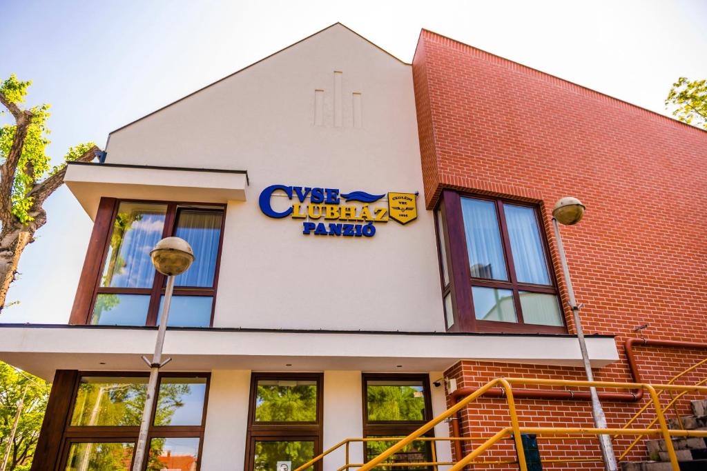 CVSE Clubház és Panzió, Cegléd (updated prices 2025)