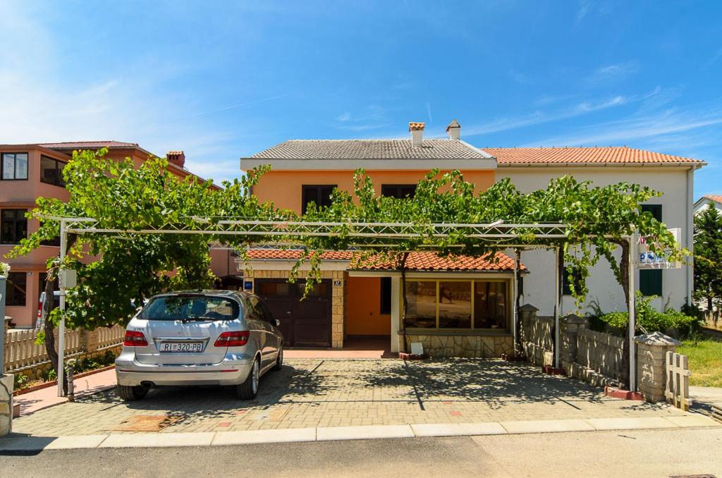 Lovorka Apartmani - Punat