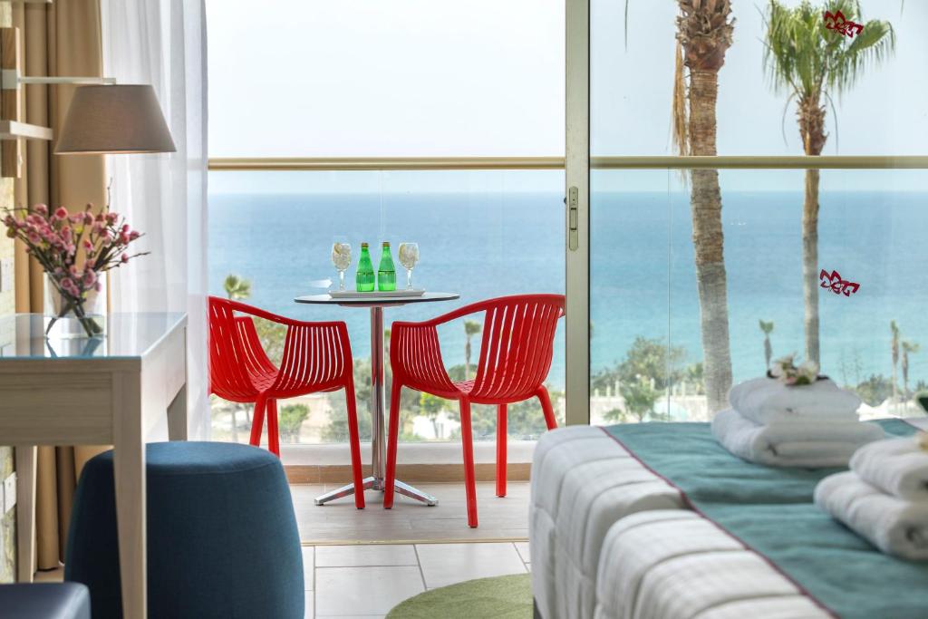 Leonardo Laura Beach & Splash Resort, Paphos (updated prices 2025)