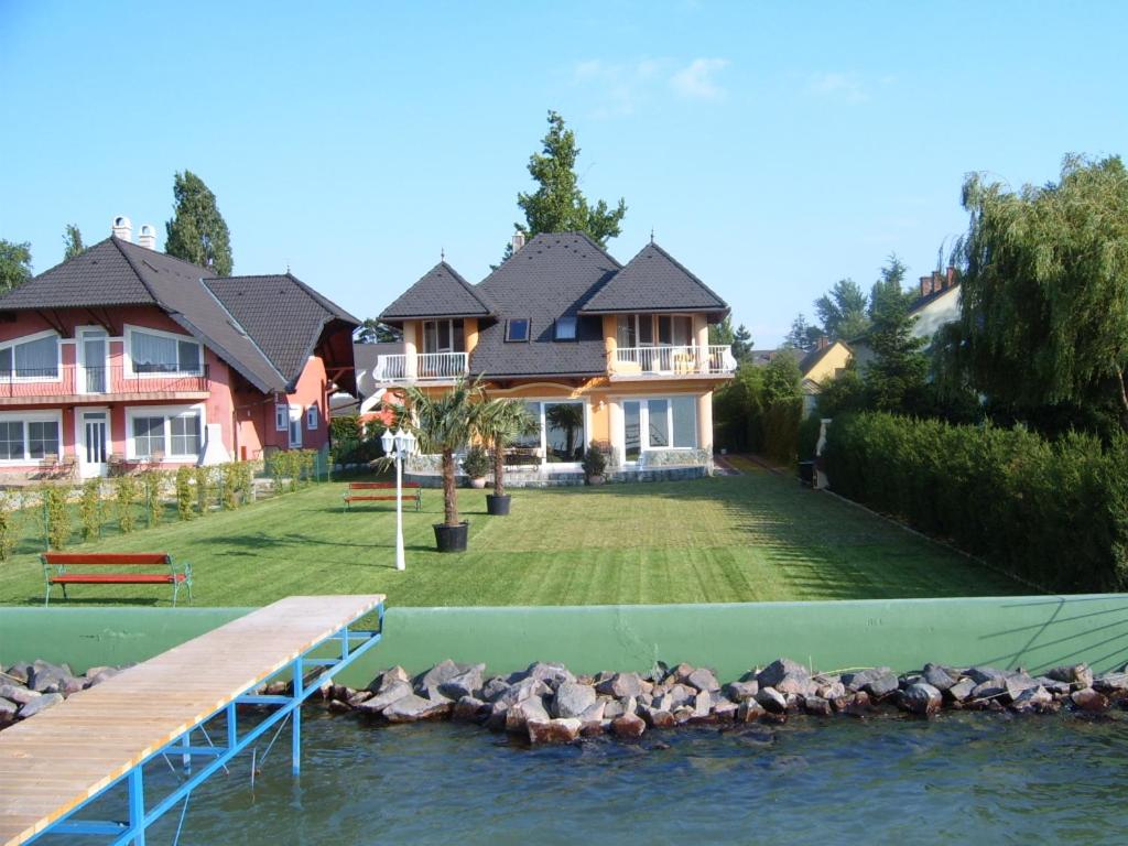KATI VILLA-BEACH, Balatonlelle (updated prices 2025)