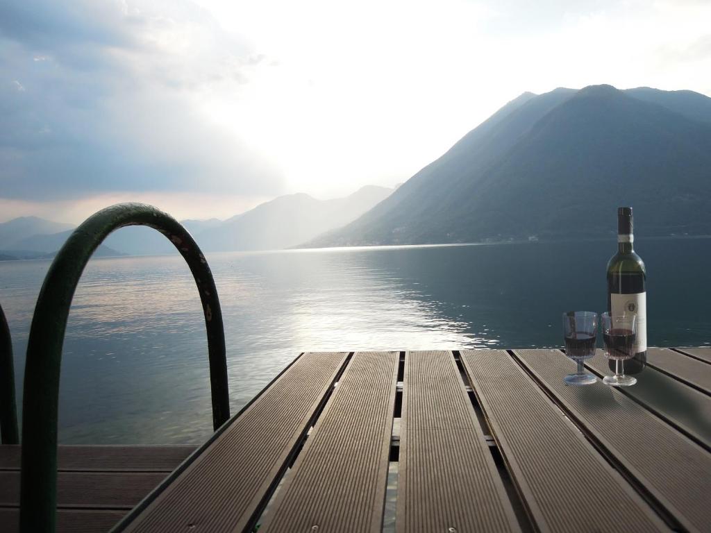 Charming house with the private dock I, Argegno (updated prices 2025)