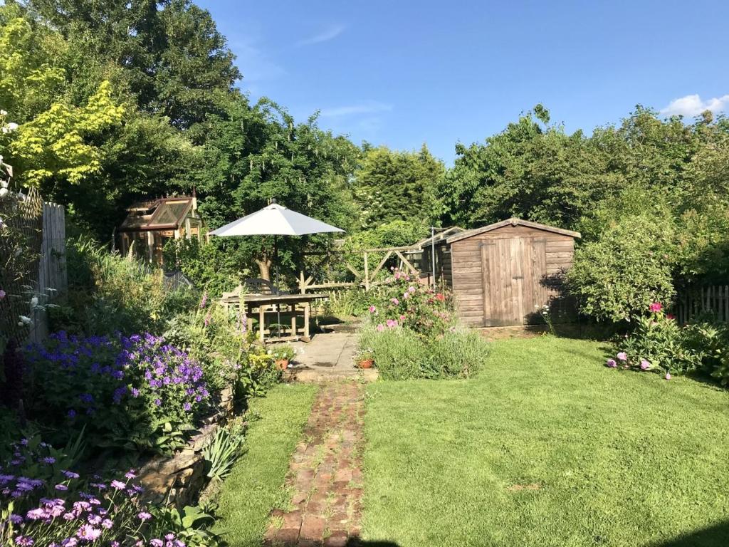 Bells Cottage, Alderton (updated prices 2025)