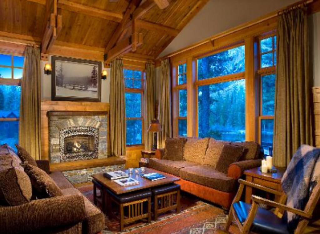 Tamarack Lodge, Mammoth Lakes (updated prices 2025)