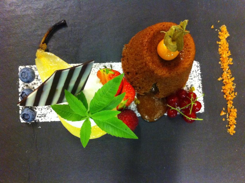 Logis Hotel Restaurant l'Orée Des Bois, La Breille-les-Pins (updated ...