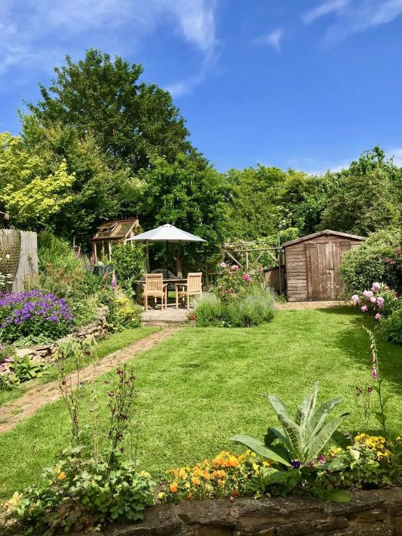 Bells Cottage, Alderton (updated prices 2025)