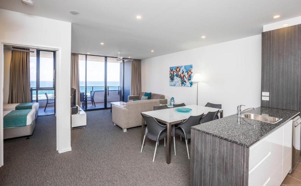 Synergy Broadbeach - Official, Gold Coast (updated prices 2025)