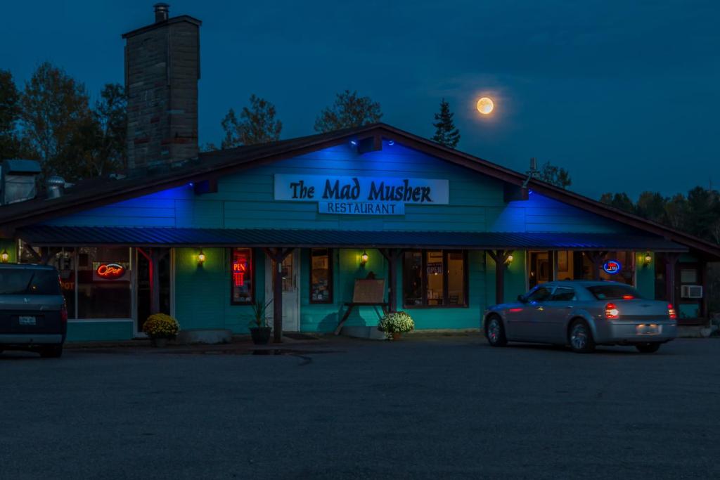 The Mad Musher - Hostel - Ontario 60