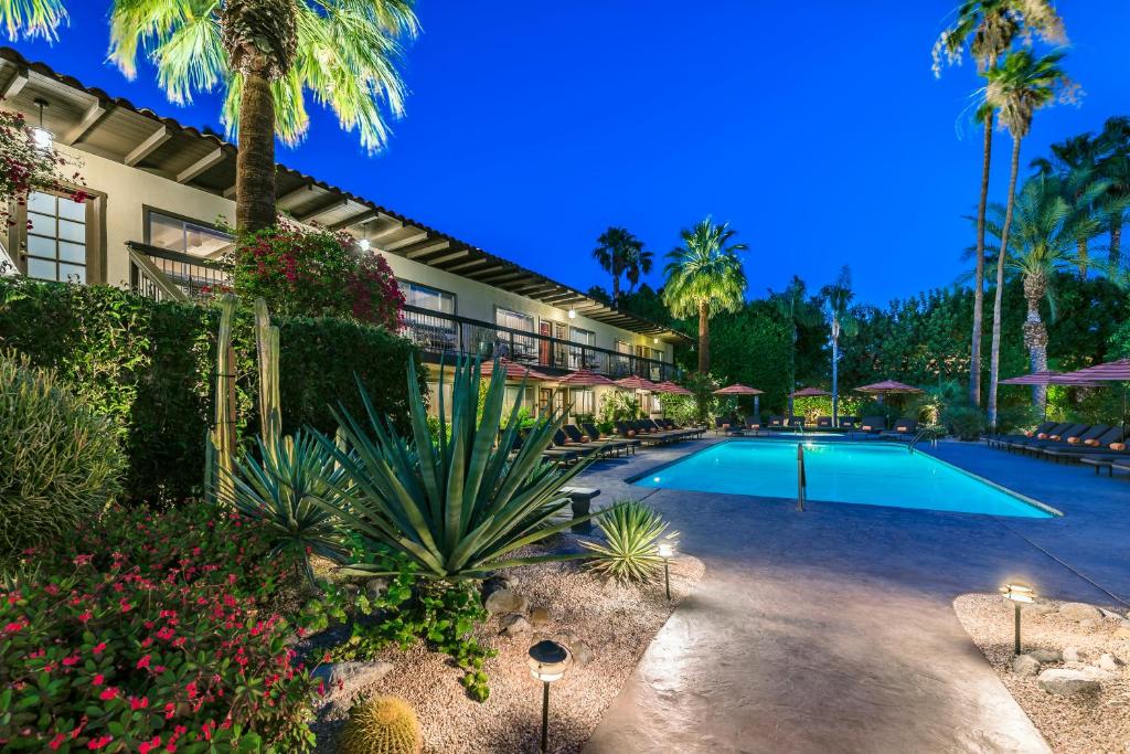 Santiago Resort - Palm Springs Premier Gay Men’s Resort, Palm Springs ...