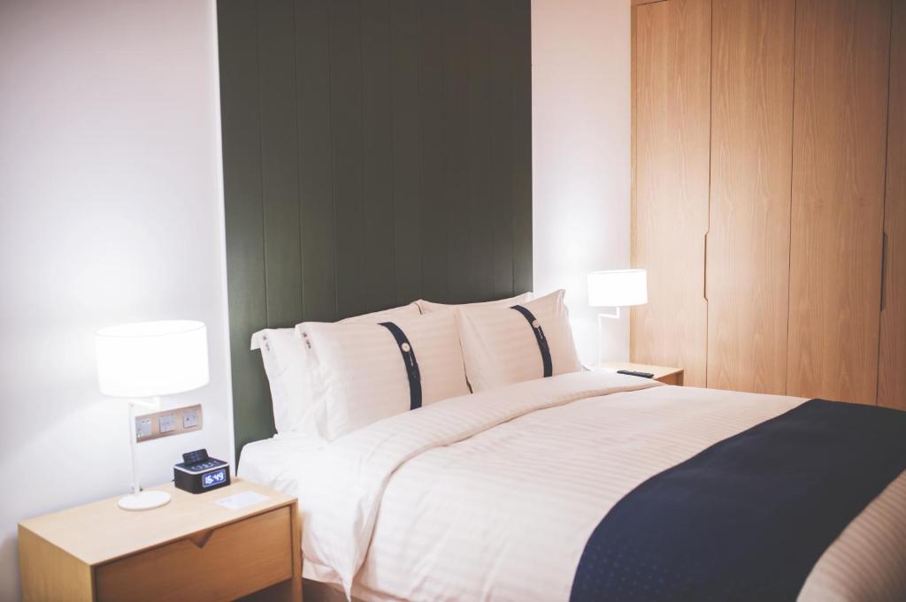 Holiday Inn Express Shanghai Songjiang Fangta by IHG, Songjiang ...