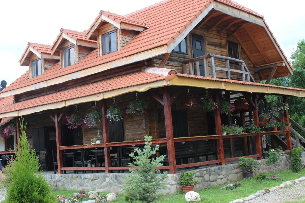 Satul Traditional | Lodge in Runcu, Romania