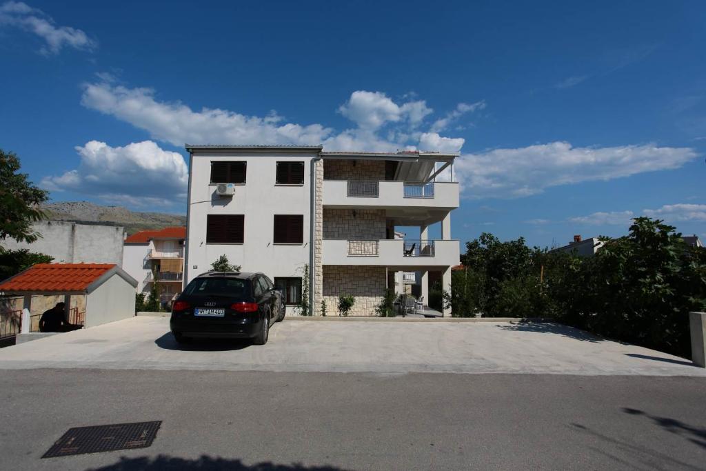 Apartment Mate - Split