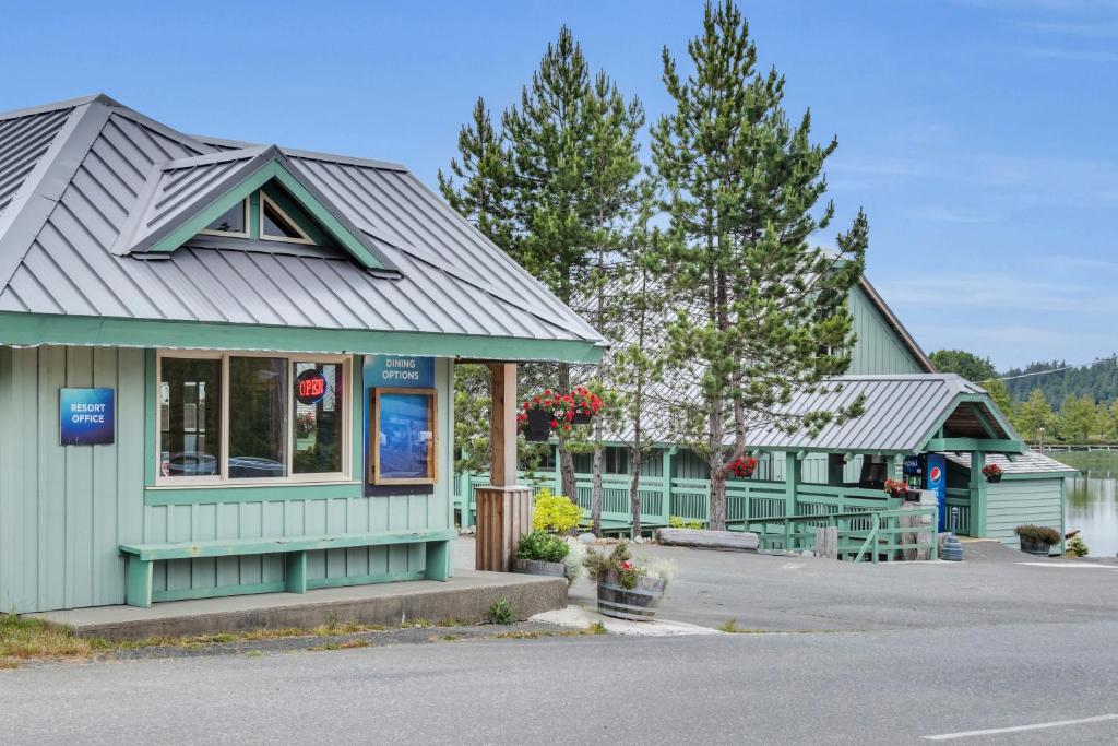 Canadian Princess Lodge & Marina, Ucluelet (updated prices 2025)