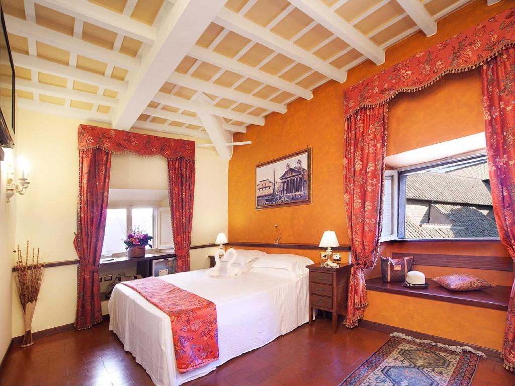 Pantheon Inn, Rome (updated prices 2025)