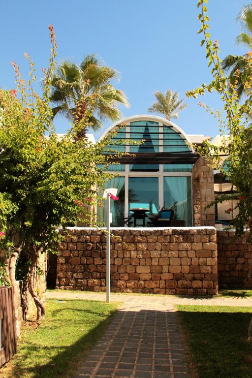 Pangea Beach Resort, Jiyeh (updated prices 2025)