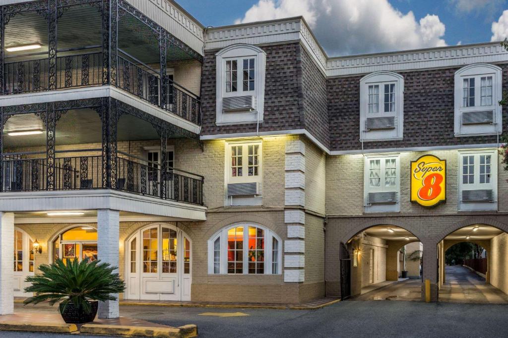 Super 8 by Wyndham New Orleans, New Orleans – Updated 2023 Prices