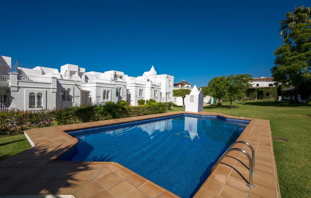 Urb. Alhambra 3, Nerja (precios actualizados 2025)