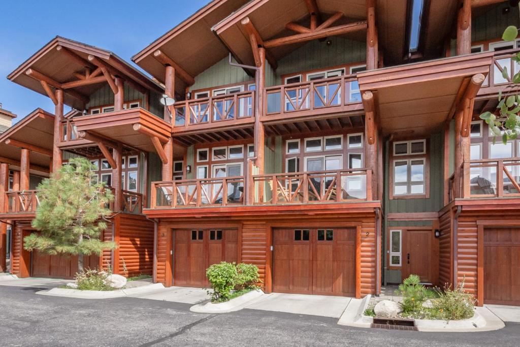 Juniper Crest 3, Old Mammoth (updated prices 2025)