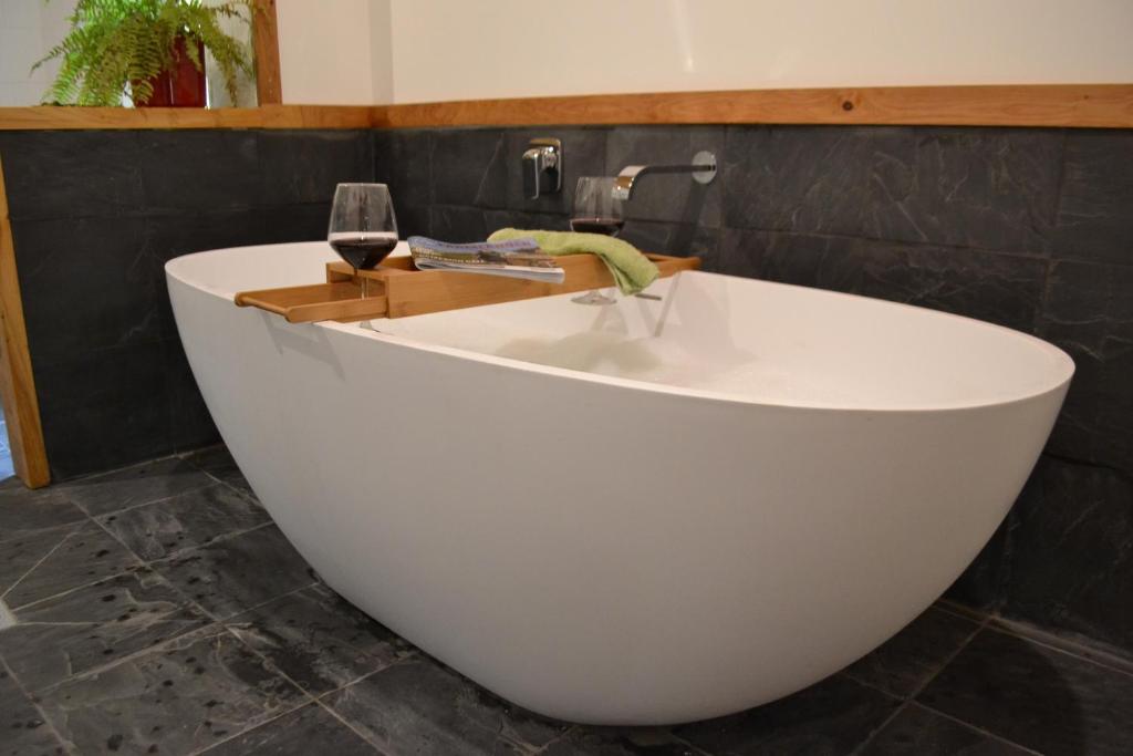 Ahaura Lodge & Waterwheel Farm Stay, Totara Flat (updated prices 2025)