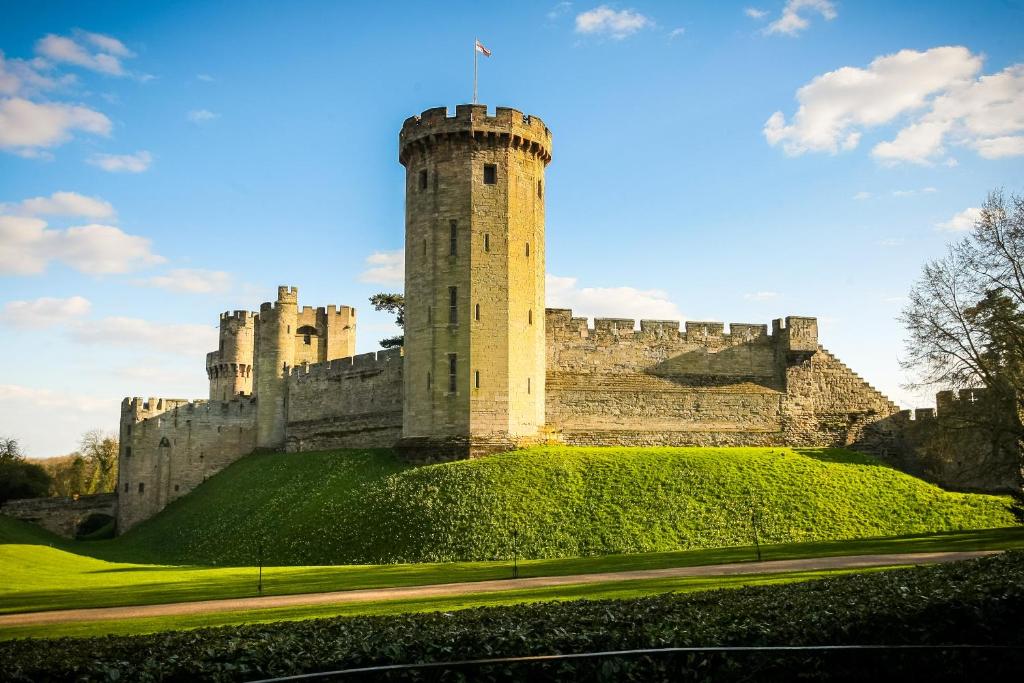 Warwick Castle Hotel & Knight's Village, Warwick (updated prices 2025)