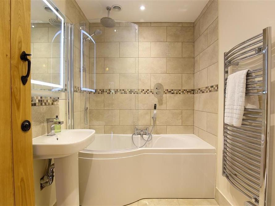 Court Hayes Farm Barns, Wyck Rissington (updated prices 2025)