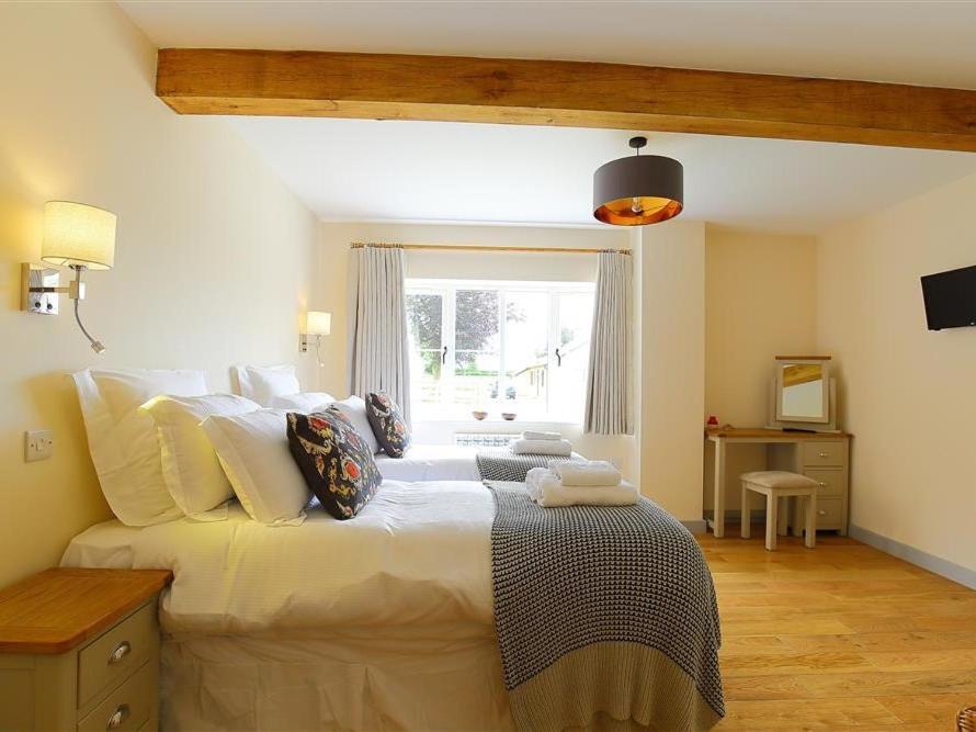 Court Hayes Farm Barns, Wyck Rissington (updated prices 2025)