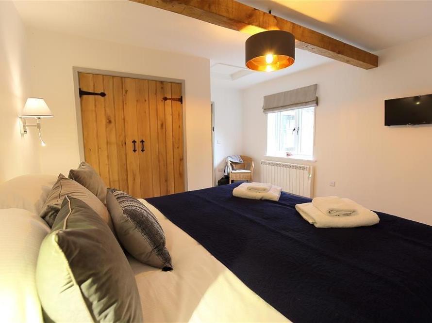 Court Hayes Farm Barns, Wyck Rissington (updated prices 2025)