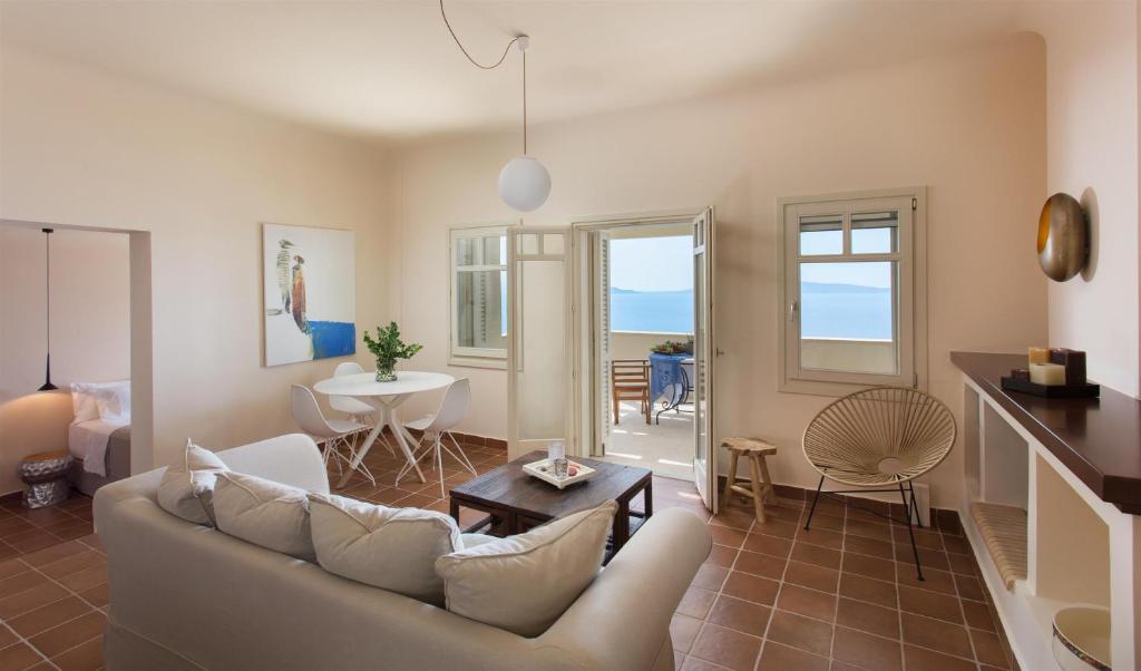 Villa Itis Luxury Suite with Balcony, Panoramic View & Jacuzzi, Neapoli ...