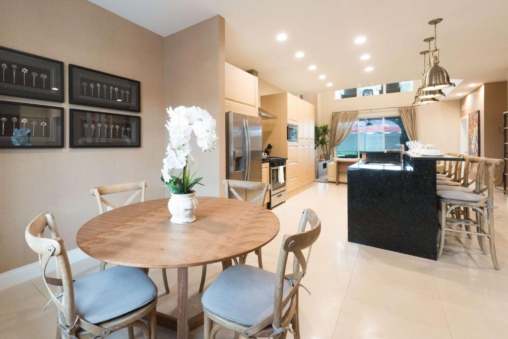 Magic Village Yards Trademark Collection by Wyndham, Orlando (updated ...