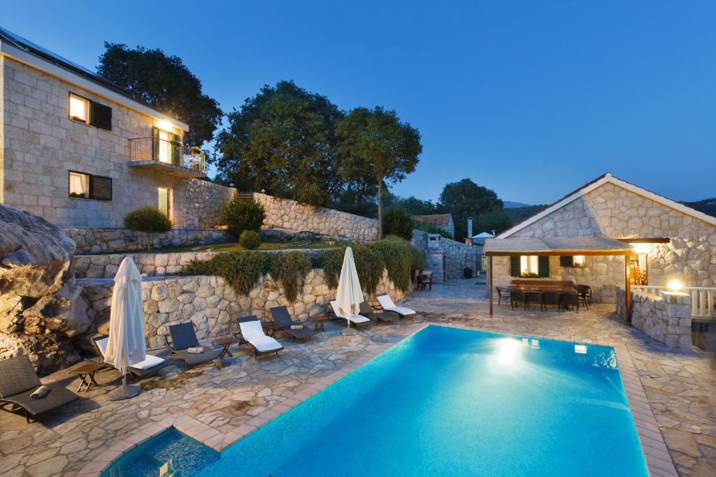 Charmante Villa En Pierre Avec Piscine - Croatie