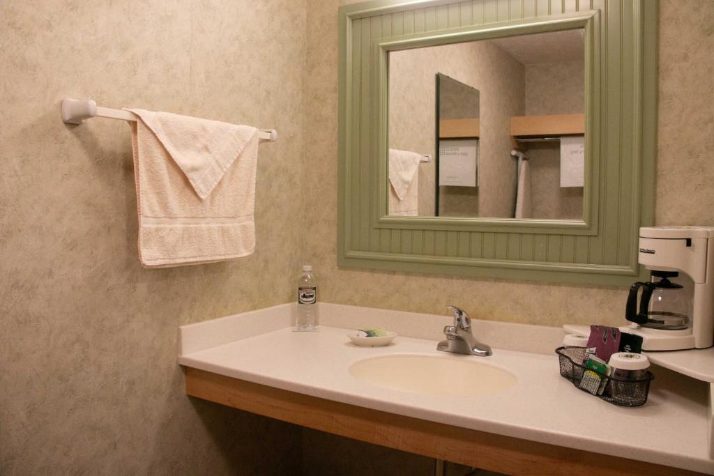 Essenhaus Inn & Conf. Center, Middlebury (updated prices 2025)