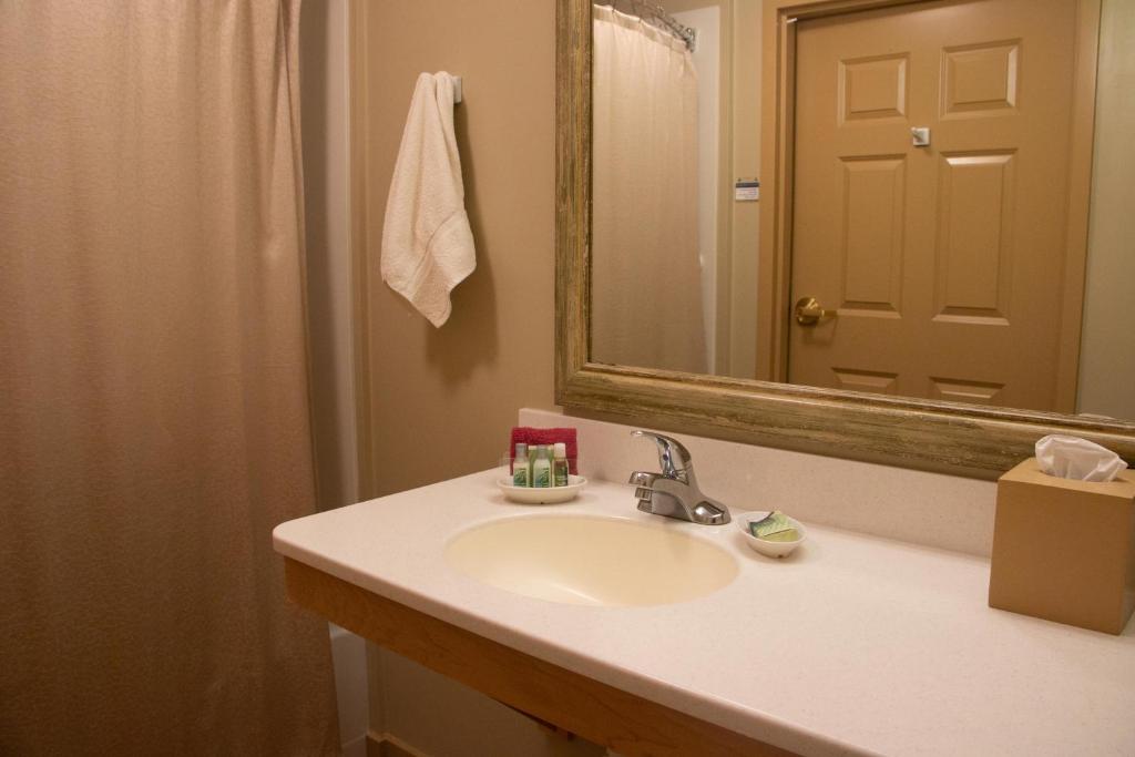 Essenhaus Inn & Conf. Center, Middlebury (updated prices 2025)