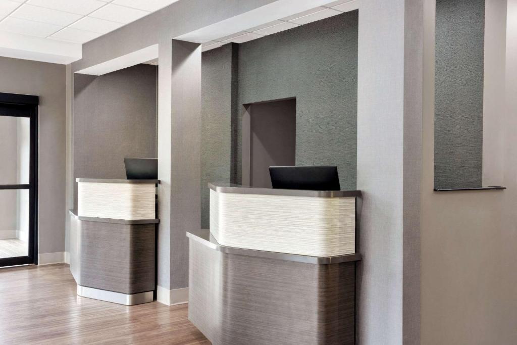 Days Inn & Suites by Wyndham Murfreesboro, Murfreesboro (updated prices ...