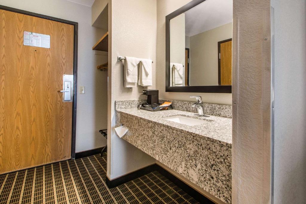 Quality Inn Madison West Near University Area, Madison (updated prices ...