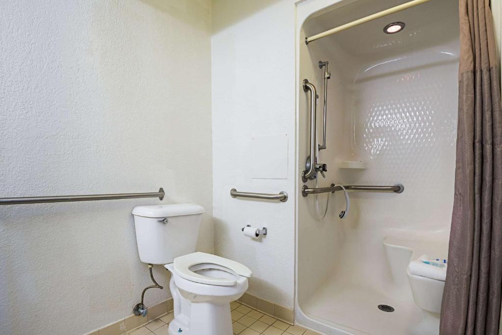 Rodeway Inn Kissimmee Maingate West - Free Theme Park Shuttle, Orlando ...