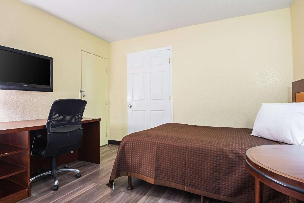 Rodeway Inn Kissimmee Maingate West - Free Theme Park Shuttle, Orlando ...