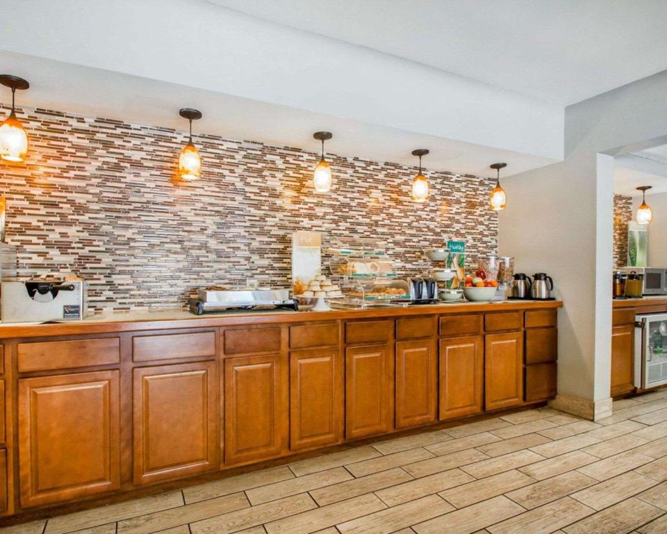 Quality Inn US65 & E Battlefield Rd Springfield, Springfield (updated ...