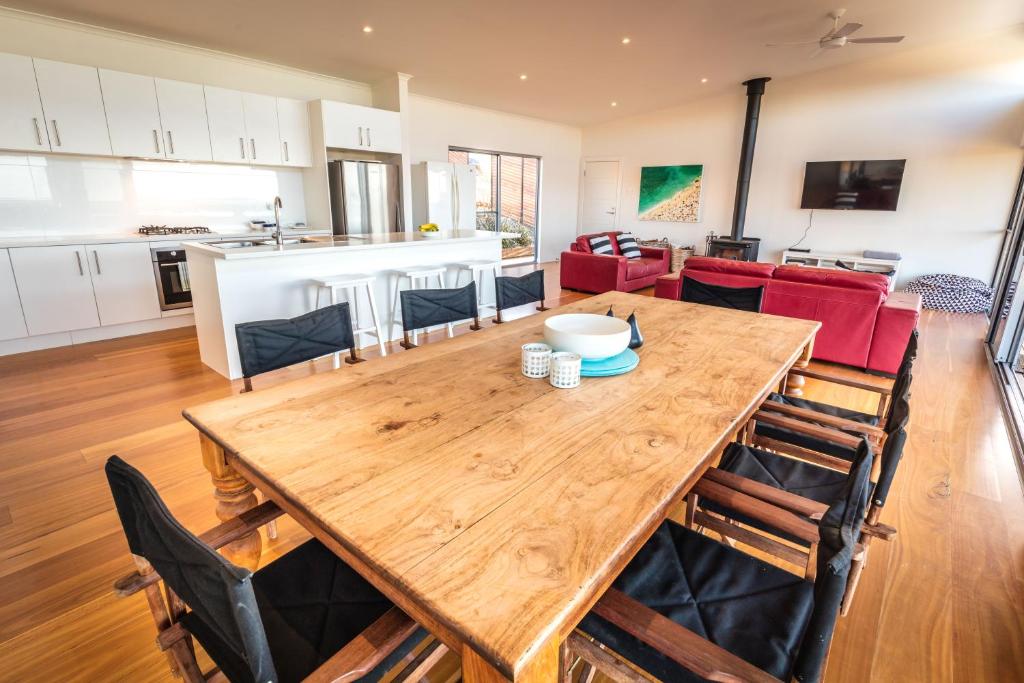 Middle River Beach House - East & West House, Stokes Bay (updated ...
