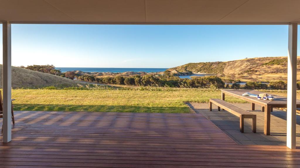 Middle River Beach House - East & West House, Stokes Bay (updated ...
