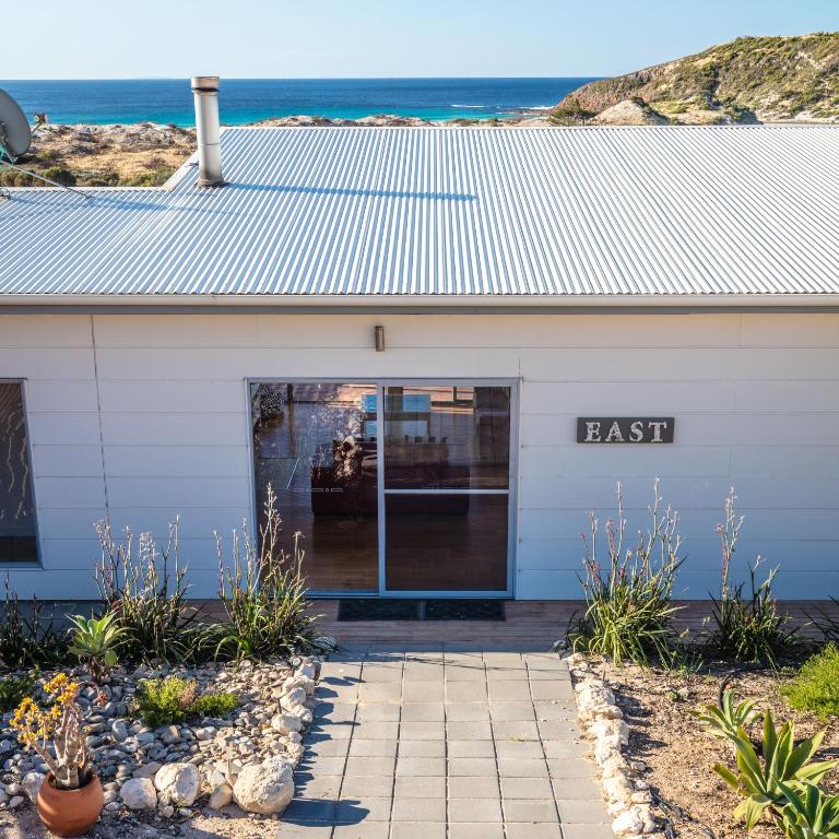 Middle River Beach House - East & West House, Stokes Bay (updated ...