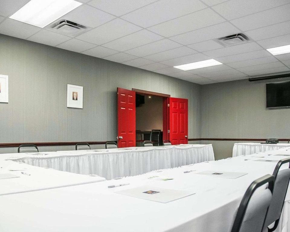 Comfort Inn, Laval (updated prices 2025)