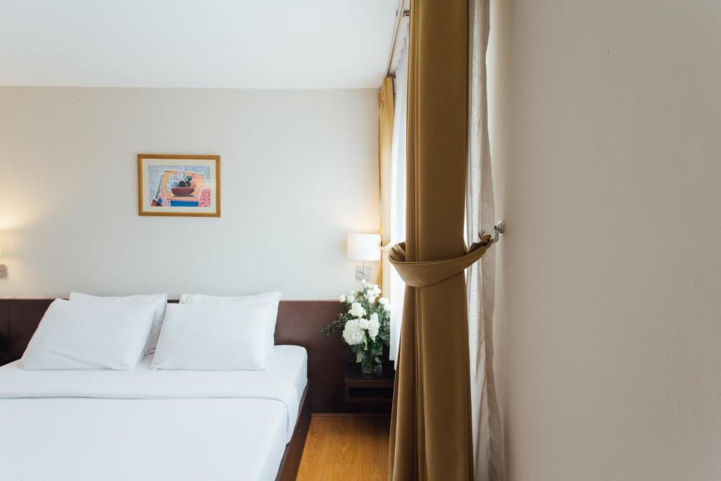 Seasons Siam Hotel, Bangkok (updated prices 2025)