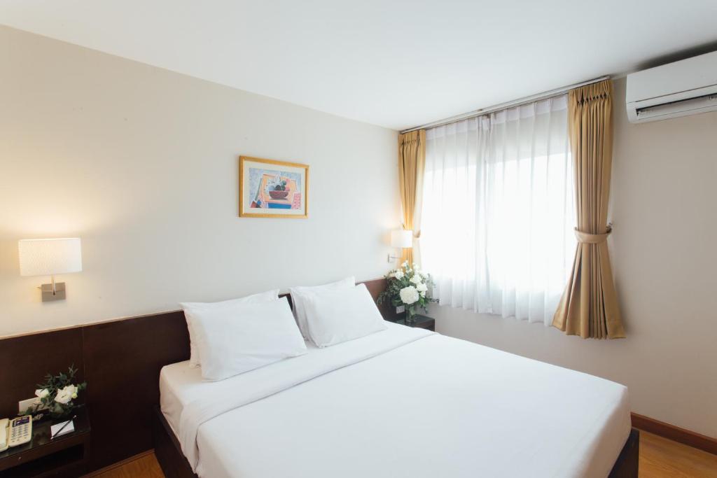 Seasons Siam Hotel, Bangkok (updated prices 2025)