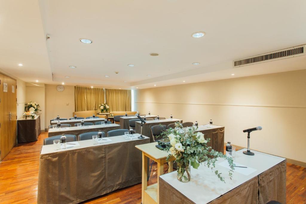 Seasons Siam Hotel, Bangkok (updated prices 2025)