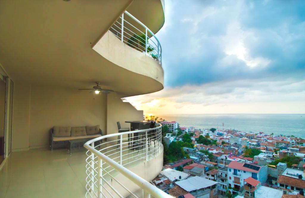 Rich Coast 7 - Puerto Vallarta