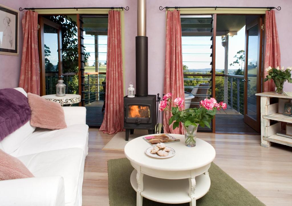 The Spotted Chook and Amelie's Petite Maison, Montville (updated prices ...