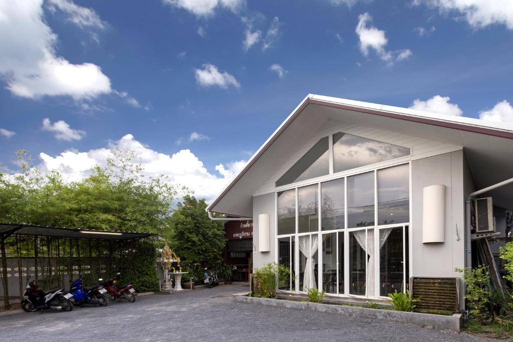 The Lantern Hostel And Spa - Phuket