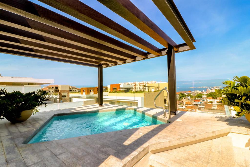 Top-floor Romantic Zone - Roof Top Oasis Just Steps Away. - Puerto Vallarta