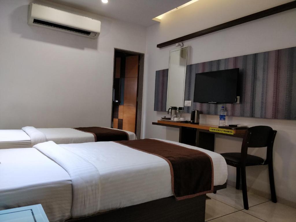 Hotel Royal Shelter, Vapi, India - Booking.com